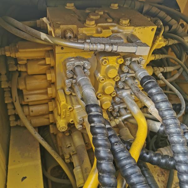 Quality Used Kumatsu PC220 PC200 PC240 Crawler Excavator with 1m3 Bucket Capacity in for sale