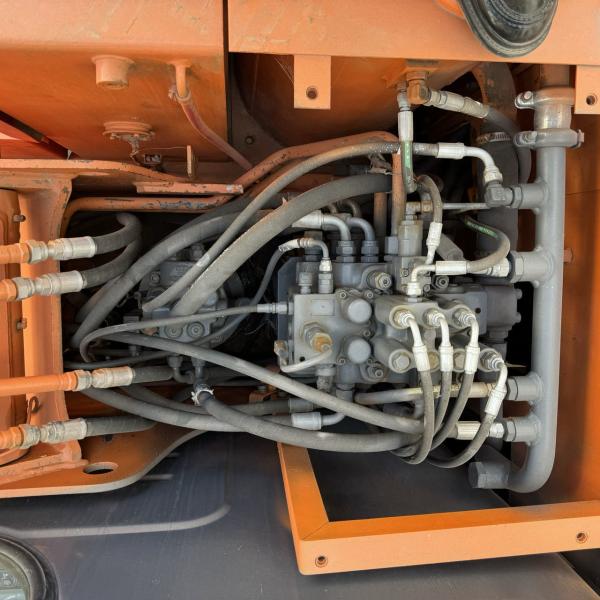Quality High Work Efficiency Hitachi EX60 Excavator Original Hydraulic Valve for sale