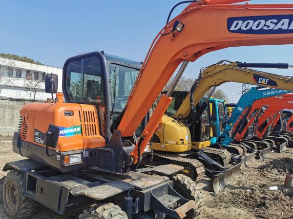 Quality Used Doosan DH60-7 Excavator Crawler DH60 60W With 0.21m3 Bucket Capacity for sale