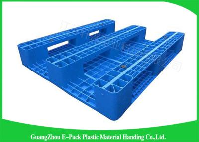 Cina pallet di plastica blu di 800mm * di 1200 con tre corridori, HDPE di plastica del vergine dei pallet di scivoli in vendita