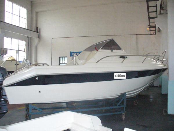 Quality Lamberti 20.5 Cabin Boat for sale