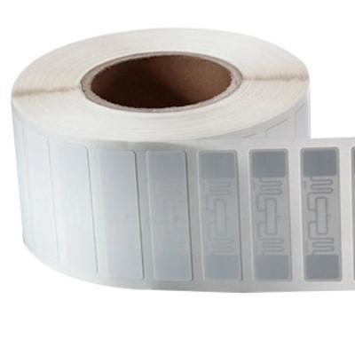 China Etiquetas de etiqueta pasiva RFID Uhf con etiquetas de rango de lectura larga para la gestión de inventario en venta