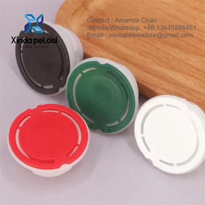 China Hoogwaardige Plastic Cap Rood Groen Wit Kleur Voor Tin Can Plastic Spout Pull Up Te koop