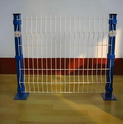 China Easily Assembled V Bending Welded 3D Curved Garden Security Fence Panel for sale