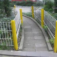 China Power Coated Welded V Mesh Triangle Bend Security Fence for sale
