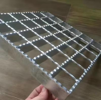 China Tooth Shape Anti Slip Galvanized Steel Grating Panel with 30mm Bearing Bar Pitch for Walkway and Stair Tread for sale