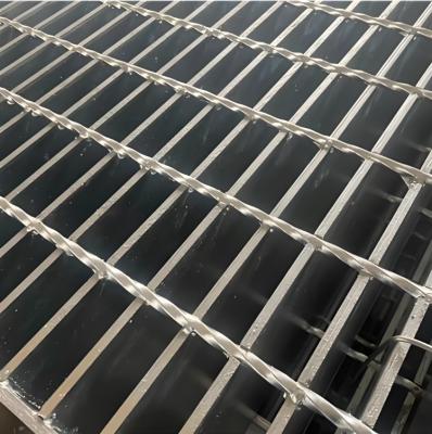 China Anti Corrosion Galvanized Steel Grating with 32x5mm Bearing Bar Size for Bridge Decking Panel for sale