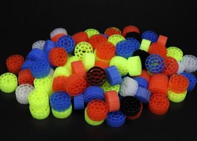 China Meios de filtro brancos e pretos da cor MBBR com material do HDPE do Virgin para o tratamento de águas residuais à venda