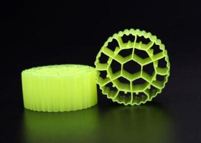 China Meios de filtro plásticos 0,96 dos meios de MBBR Biofilter - densidade 0.98g/cm3 e cor branca à venda