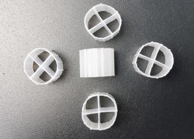Cina Processo bianco di Bioballs Sbr del bio- dell'impresa di piscicoltura di acquacoltura MBBR HDPE di corpo filtrante 12*9mm in vendita