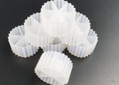 China 100% maagdelijke HDPE Biofiltermedia Witte Kleur voor Waterzuiveringsinstallatie Te koop