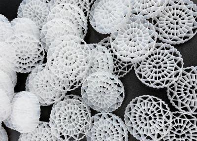 Cina corpo filtrante bianco safty di colore MBBR della natura di FDA dell'HDPE vergine di 100% in vendita