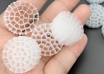 Cina Il galleggiamento bianco dell'HDPE MBBR di FDA PE37 25*10MM il corpo filtrante in vendita