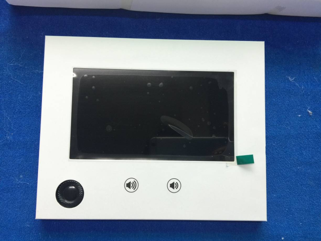 7 Inch Video POP Display showing product demonstration