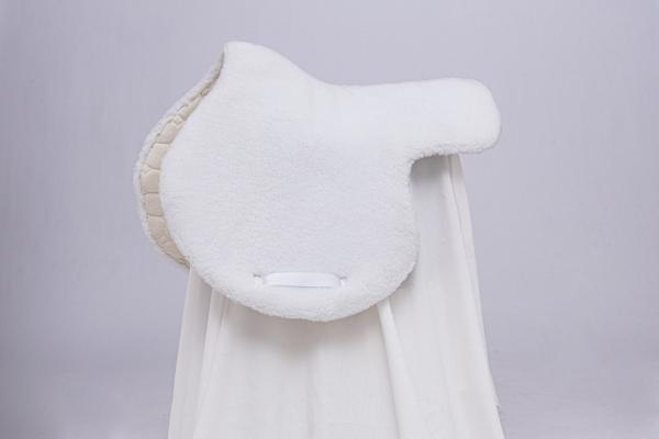 Quality High Quality Hunt Numnah Full Synthetic Lambskin Fur Outside Soft And Comfortable And Skin Friendly for sale