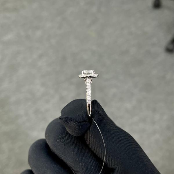 1.008ct Round D/E VVS CVD White Diamond Ring Lab Grown Diamond Rings with IGI Certification