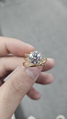 Cina Unico Disegno Taglio Rotondo Anello Diamante Coltivato In Laboratorio 18K Oro Giallo Moderno in vendita