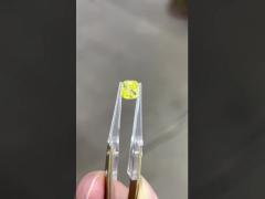 クッションの緩いダイヤモンドHPHTの実験室によって育てられた黄色いダイヤモンドは総合的なダイヤモンドを証明した