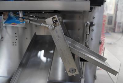 Cina Pacchetto di Doy degli alimenti della macchina imballatrice del sacchetto della chiusura lampo degli alimenti per animali domestici che pesa macchina imballatrice in vendita