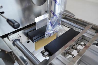 China 304SS Semi Auto VFFS Packaging Machine Chinese Herbal Medicine Chain Packing Machine for sale