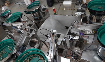 China Houten Peg Screw Counting Packing Machine-het Tellen en de Verpakkingsmachine van de Penreeks Te koop