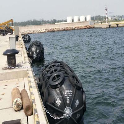 Cina Fender pneumatico per gomma ad alta resistenza nell'industria marina e offshore in vendita