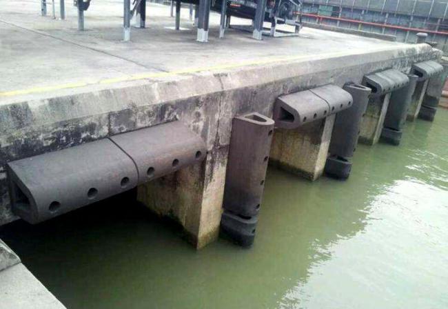 D Type Fender in marine environment