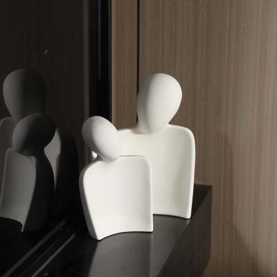 China Customized Size Durable Bamboo Romantic Hugged Lovers Statue for Wedding Table Decor for sale