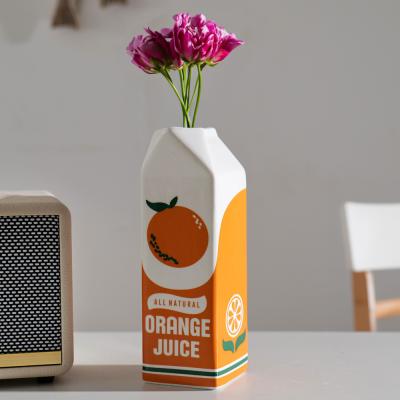 Cina Home Decoration Pieces Vintage ceramica Matt-Finish Vaso a forma di piccola frutta arancione in vendita