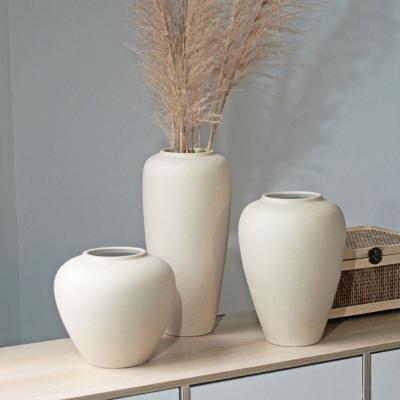 China Home Decoration Pieces Ceramic Vase with Modern Art Deco Design and Customized Color for sale