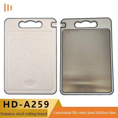 Cina Tavola di taglio per cucina in acciaio inossidabile 304 con design antiscama e caratteristica antiscivolo in vendita