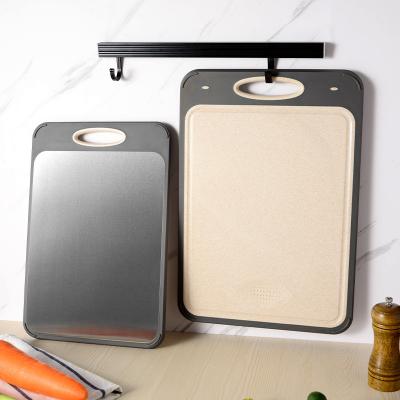 Cina Tavolo da taglio in acciaio inossidabile 304 con design antiscivolo e cornice di plastica resistente in vendita