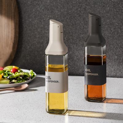 Cina Il vaso di legno moderno essenziale dei supermercati per l'olio di aceto e la salsa di soia in cucina in vendita