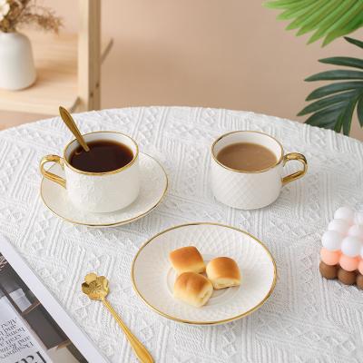 Cina Colorato su misura Nordic Moderno Bianco Ceramico Tazza e Piatto Set Tazze di Tè Osso Piatti in vendita