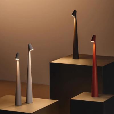 China Home Decorações Função Estilo Lâmpada de mesa LED sem fio com design Art Deco portátil à venda