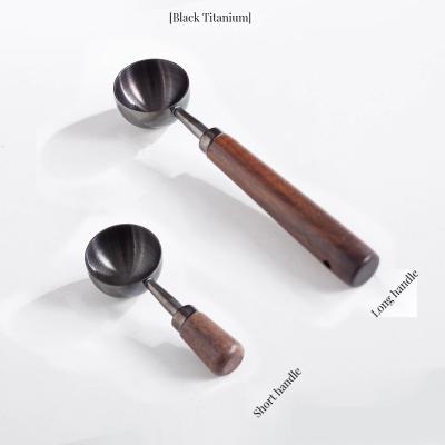 China Cucharas de medida de acero inoxidable de tamaño personalizado de 15 ml y 30 ml con mango largo de nuez en venta