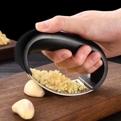 China Super Markets' Best Choice Garlic Press and Peeler Stainless Steel with Bamboo Handle for sale