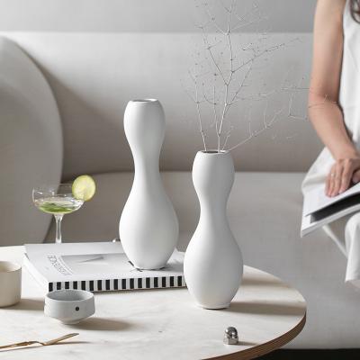 Cina Vaso di porcellana minimalista moderno con elegante disegno di palla da bowling in bianco e nero in vendita