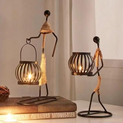 Cina Porta candelabri in ferro d'argento per matrimoni e decorazioni del soggiorno in vendita