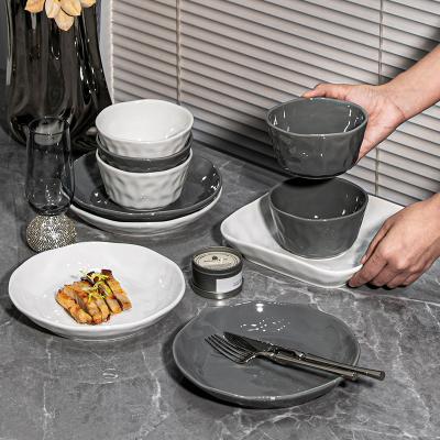 China Custom Size Ceramic Dinnerware Set with Elegant European Style and Disposable Option for sale