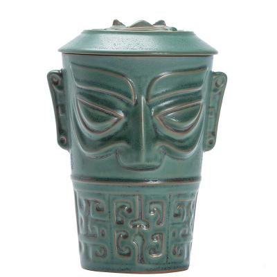China Gepersonaliseerd logo Acceptabel einde Sanxingdui Grote capaciteit keramische mok met deksel en lepel Te koop