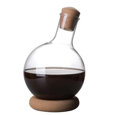 China Hand-Blown Borosilicate Glass Red Wine Decanter with Quick Pour Feature and Cork Ring for sale