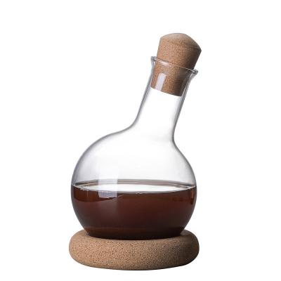 China Hand-Blown Borosilicate Glass Red Wine Decanter with Quick Pour Feature and Cork Ring for sale