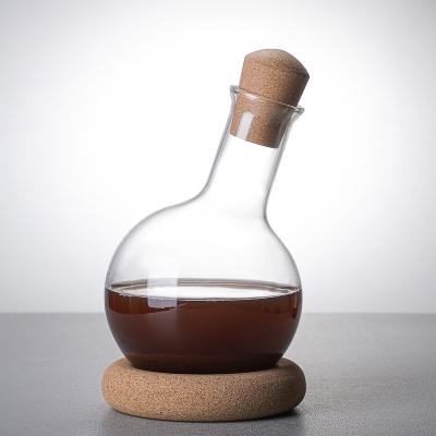 China Hand-Blown Borosilicate Glass Red Wine Decanter with Quick Pour Feature and Cork Ring for sale