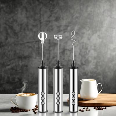 中国 ラテ/カプチーノを泡にするコーヒー・ティーツール用の金属製のハンドヘルド電池駆動ミルクスポン 販売のため