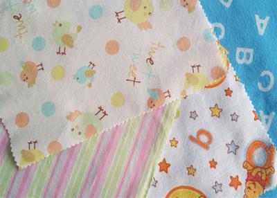 Cina 150-200g/M2 100% Cotton Flannel Fabric Floral  For Baby Cloth Skin Friendly in vendita