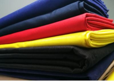 Cina Versatile Polyester Cotton Fire Resistant Anti Static Fabric 235gsm in vendita