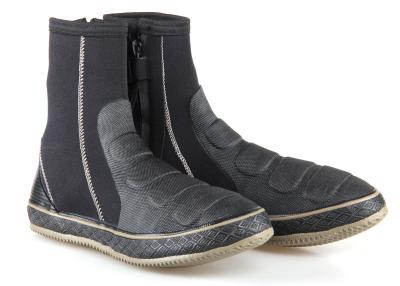 China Black 2mm Neoprene Zipper High-Cut Snorkeling and Diving Boot for sale