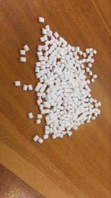 China Virgin PET Resin Chip with I.V. 0.76-0.89 for Bottle Grade Applications in Water and Beverage Industry for sale