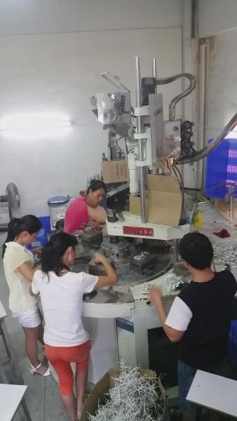 Quality 55T Vertical Plastic Injection Molding Machine 40mm Screw Diameter For 1.8T for sale